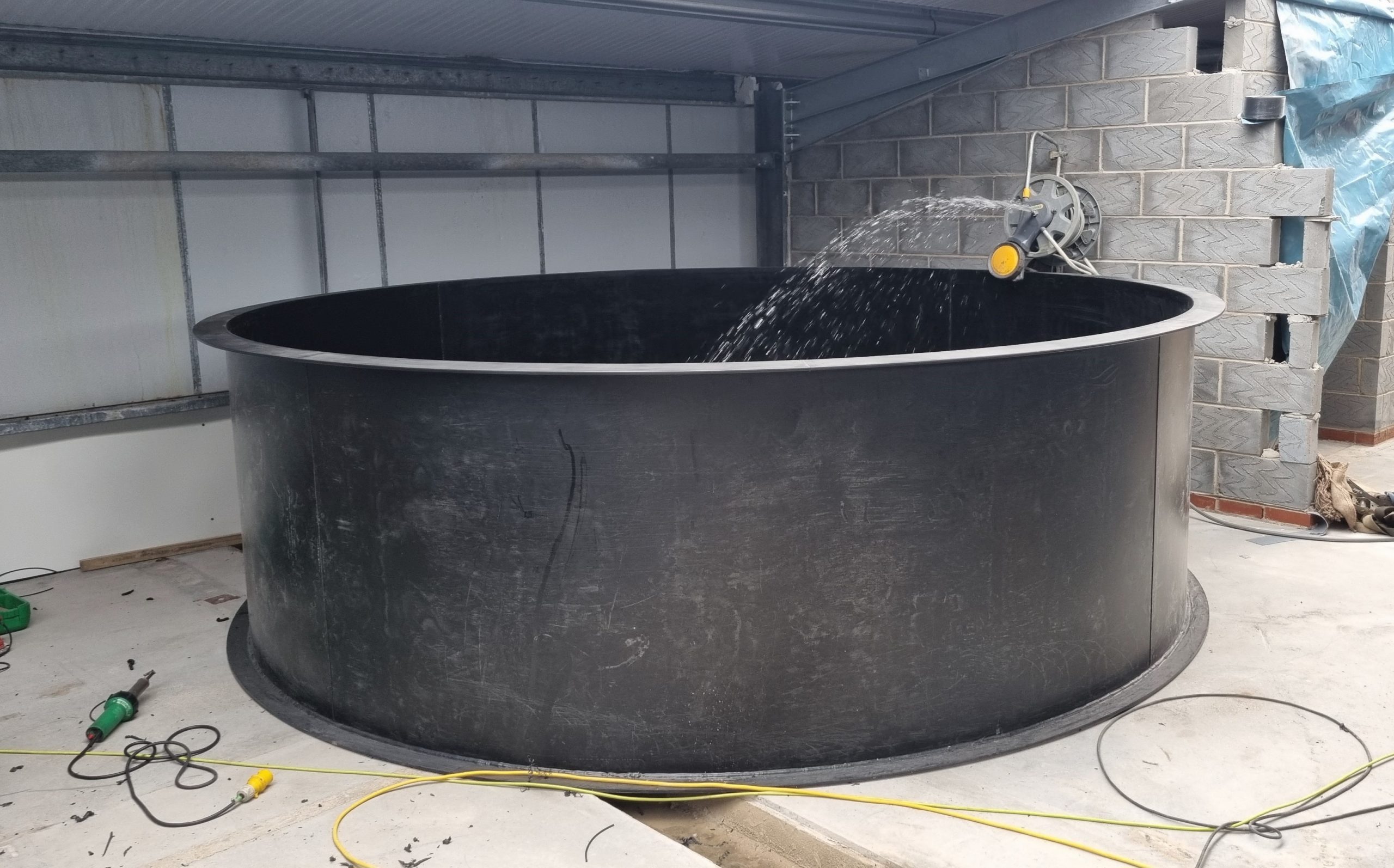 Fish farm tanks in HDPE - Moor Fabs